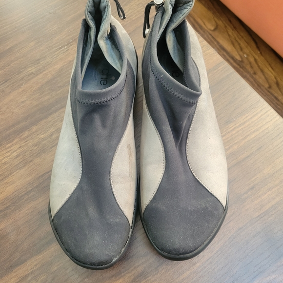 Arche | Shoes | Arche Two Tone French Luxury Slip Ons Womens Size 95 ...